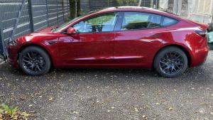 Red Tesla Model 3 2023 in Jonava, with an engine capacity of 0.00 L and mileage of 70 thousand km for 30500 €, photo 9 on AUTOMOTO.COM.LV