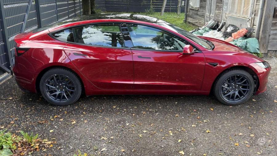 Red Tesla Model 3 2023 in Jonava, with an engine capacity of 0.00 L and mileage of 70 thousand km for 30500 €, photo 13 on AUTOMOTO.COM.LV