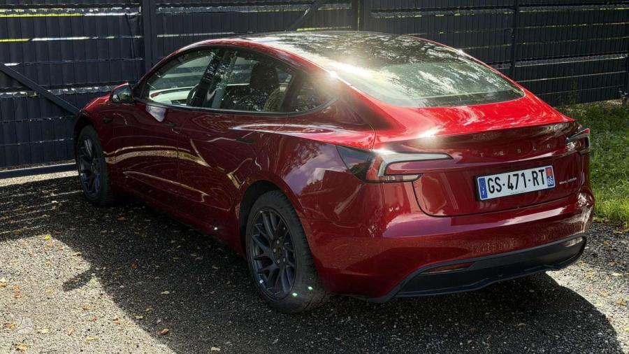 Red Tesla Model 3 2023 in Jonava, with an engine capacity of 0.00 L and mileage of 70 thousand km for 30500 €, photo 16 on AUTOMOTO.COM.LV