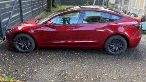 Red Tesla Model 3 2023 in Jonava, with an engine capacity of 0.00 L and mileage of 70 thousand km for 30500 €, photo 17 on AUTOMOTO.COM.LV