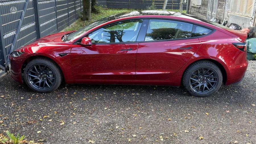 Red Tesla Model 3 2023 in Jonava, with an engine capacity of 0.00 L and mileage of 70 thousand km for 30500 €, photo 17 on AUTOMOTO.COM.LV