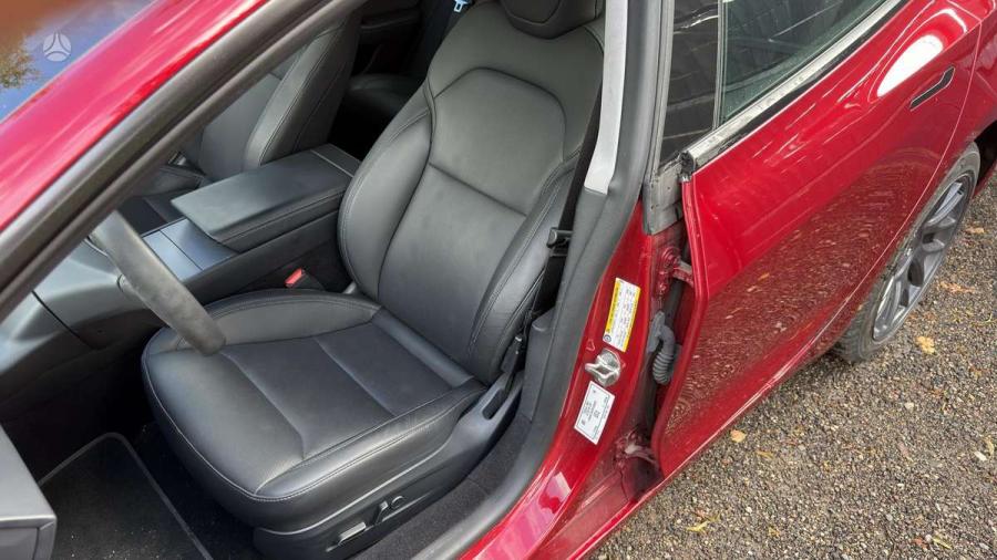 Red Tesla Model 3 2023 in Jonava, with an engine capacity of 0.00 L and mileage of 70 thousand km for 30500 €, photo 18 on AUTOMOTO.COM.LV