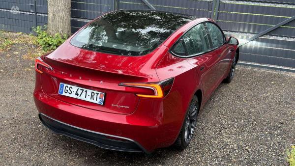 Tesla Model 3 2023 Jonava vietnē Sarkans Tesla Model 3 2023 Jonava, ar dzinēja tilpumu 0.00 L un nobraukumu 70 tūkst. km par 29600 €, foto 1 vietnē AUTOMOTO.COM.LV