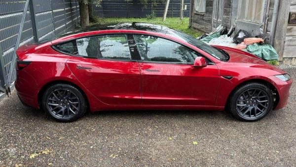 Tesla Model 3 2023 Jonava vietnē Sarkans Tesla Model 3 2023 Jonava, ar dzinēja tilpumu 0.00 L un nobraukumu 70 tūkst. km par 29600 €, foto 9 vietnē AUTOMOTO.COM.LV