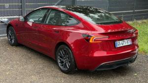 Red Tesla Model 3 2023 in Jonava, with an engine capacity of 0.00 L and mileage of 70 thousand km for 29600 €, photo 12 on AUTOMOTO.COM.LV
