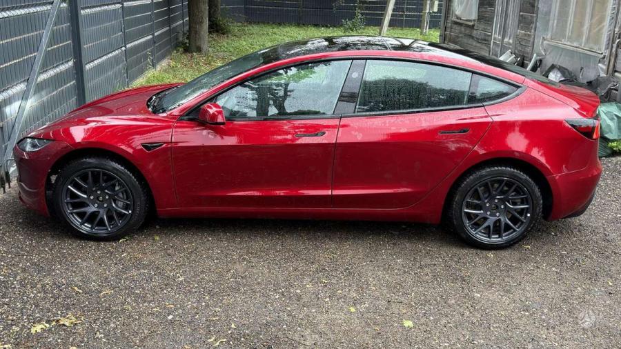 Red Tesla Model 3 2023 in Jonava, with an engine capacity of 0.00 L and mileage of 70 thousand km for 29600 €, photo 13 on AUTOMOTO.COM.LV