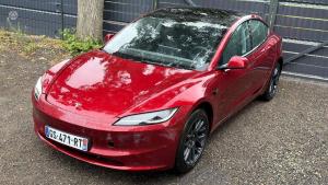 Red Tesla Model 3 2023 in Jonava, with an engine capacity of 0.00 L and mileage of 70 thousand km for 29600 €, photo 14 on AUTOMOTO.COM.LV