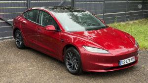 Red Tesla Model 3 2023 in Jonava, with an engine capacity of 0.00 L and mileage of 70 thousand km for 29600 €, photo 16 on AUTOMOTO.COM.LV