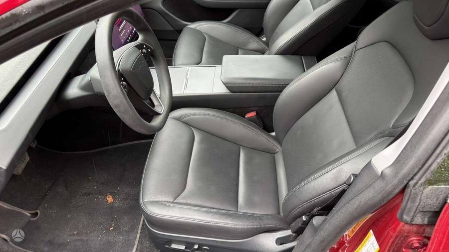 Red Tesla Model 3 2023 in Jonava, with an engine capacity of 0.00 L and mileage of 70 thousand km for 29600 €, photo 18 on AUTOMOTO.COM.LV
