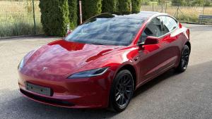 Красный Тесла Модель 3 2023 в Ионава, объемом двигателя 0.00 л и пробегом 77 тыс. км за 38850 €, фото 10 на AUTOMOTO.COM.LV