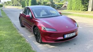 Sarkans Tesla Model 3 2024 Šilutė, ar dzinēja tilpumu 0.00 L un nobraukumu 47 tūkst. km par 35500 €, foto  vietnē AUTOMOTO.COM.LV