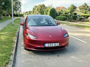 Sarkans Tesla Model 3 2024 Šilutė, ar dzinēja tilpumu 0.00 L un nobraukumu 47 tūkst. km par 35500 €, foto 3 vietnē AUTOMOTO.COM.LV