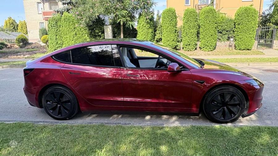 Sarkans Tesla Model 3 2024 Šilutė, ar dzinēja tilpumu 0.00 L un nobraukumu 47 tūkst. km par 35500 €, foto 4 vietnē AUTOMOTO.COM.LV