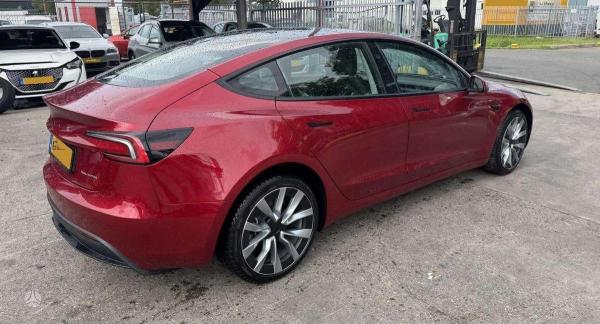 Sarkans Tesla Model 3 2024 Kauņa, ar dzinēja tilpumu 0.00 L un nobraukumu 50 tūkst. km par 31339 €, foto 4 vietnē AUTOMOTO.COM.LV