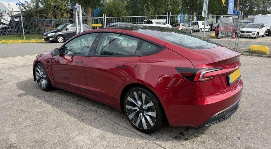 Red Tesla Model 3 2024 in Kaunas, with an engine capacity of 0.00 L and mileage of 50 thousand km for 31339 €, photo 6 on AUTOMOTO.COM.LV