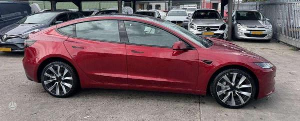 Sarkans Tesla Model 3 2024 Kauņa, ar dzinēja tilpumu 0.00 L un nobraukumu 50 tūkst. km par 31339 €, foto 7 vietnē AUTOMOTO.COM.LV