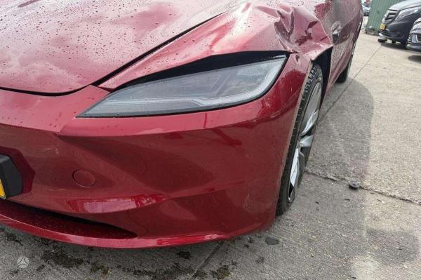 Sarkans Tesla Model 3 2024 Kauņa, ar dzinēja tilpumu 0.00 L un nobraukumu 50 tūkst. km par 31339 €, foto 10 vietnē AUTOMOTO.COM.LV