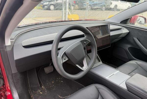Sarkans Tesla Model 3 2024 Kauņa, ar dzinēja tilpumu 0.00 L un nobraukumu 50 tūkst. km par 31339 €, foto 11 vietnē AUTOMOTO.COM.LV