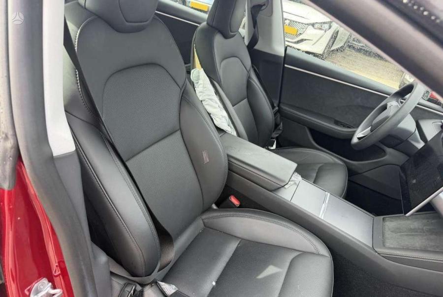 Red Tesla Model 3 2024 in Kaunas, with an engine capacity of 0.00 L and mileage of 50 thousand km for 31339 €, photo 13 on AUTOMOTO.COM.LV