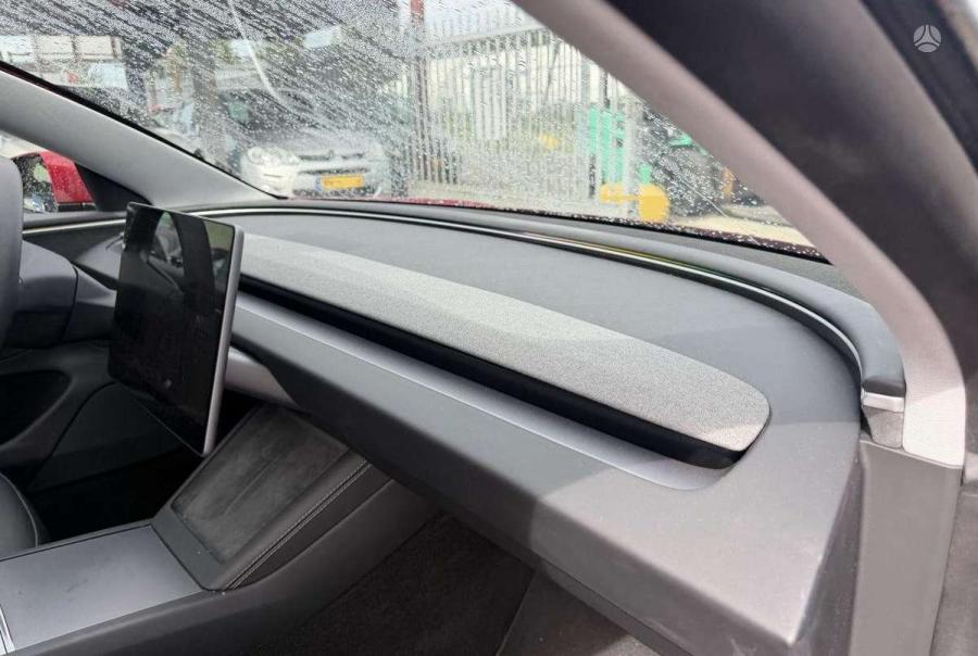 Red Tesla Model 3 2024 in Kaunas, with an engine capacity of 0.00 L and mileage of 50 thousand km for 31339 €, photo 15 on AUTOMOTO.COM.LV