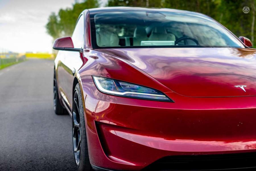 Красный Тесла Модель 3 2024 в Каунас, объемом двигателя 0.00 л и пробегом 20 тыс. км за 44770 €, фото 12 на AUTOMOTO.COM.LV