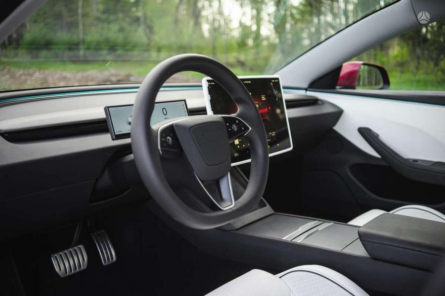 Красный Тесла Модель 3 2024 в Каунас, объемом двигателя 0.00 л и пробегом 20 тыс. км за 44770 €, фото 17 на AUTOMOTO.COM.LV
