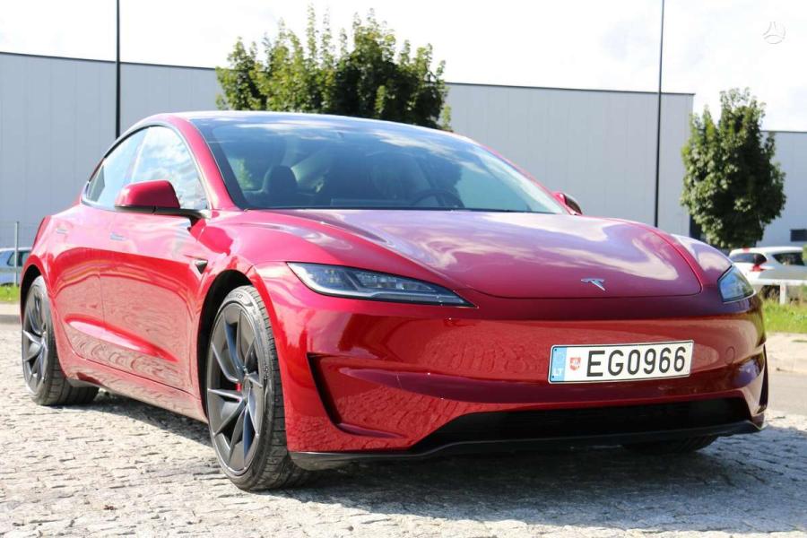 Sarkans Tesla Model 3 2024 Kauņa, ar dzinēja tilpumu 0.00 L un nobraukumu 17 tūkst. km par 49300 €, foto 3 vietnē AUTOMOTO.COM.LV