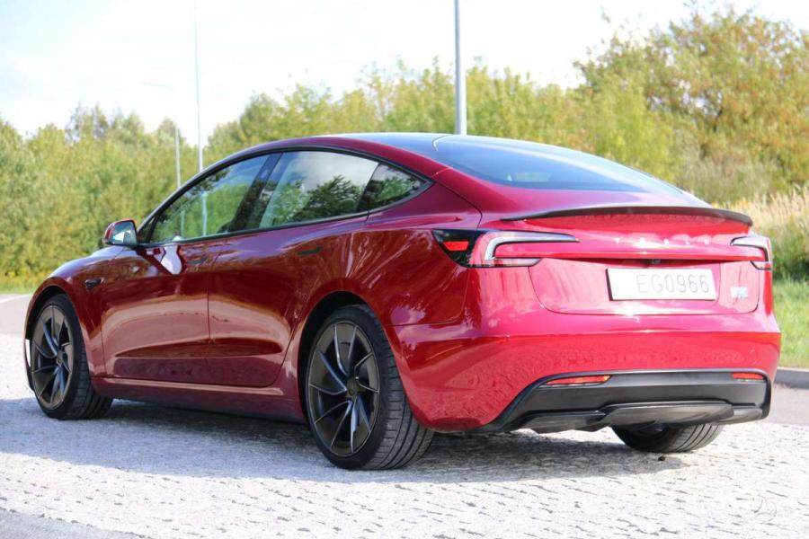 Sarkans Tesla Model 3 2024 Kauņa, ar dzinēja tilpumu 0.00 L un nobraukumu 17 tūkst. km par 49300 €, foto 4 vietnē AUTOMOTO.COM.LV