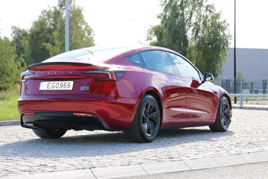 Sarkans Tesla Model 3 2024 Kauņa, ar dzinēja tilpumu 0.00 L un nobraukumu 17 tūkst. km par 49300 €, foto 5 vietnē AUTOMOTO.COM.LV