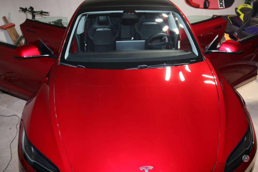 Sarkans Tesla Model 3 2024 Kauņa, ar dzinēja tilpumu 0.00 L un nobraukumu 17 tūkst. km par 49300 €, foto 13 vietnē AUTOMOTO.COM.LV