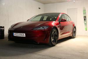 Sarkans Tesla Model 3 2024 Kauņa, ar dzinēja tilpumu 0.00 L un nobraukumu 17 tūkst. km par 49300 €, foto 14 vietnē AUTOMOTO.COM.LV