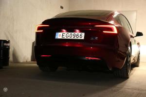 Sarkans Tesla Model 3 2024 Kauņa, ar dzinēja tilpumu 0.00 L un nobraukumu 17 tūkst. km par 49300 €, foto 15 vietnē AUTOMOTO.COM.LV
