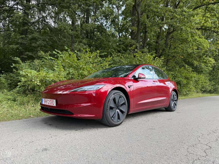 Sarkans Tesla Model 3 2026 Kauņa, ar dzinēja tilpumu 0.00 L un nobraukumu 4 tūkst. km par 36500 €, foto 1 vietnē AUTOMOTO.COM.LV