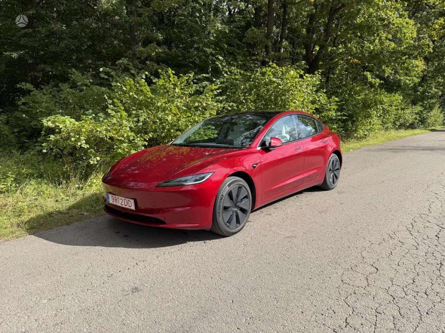 Sarkans Tesla Model 3 2026 Kauņa, ar dzinēja tilpumu 0.00 L un nobraukumu 4 tūkst. km par 36500 €, foto 3 vietnē AUTOMOTO.COM.LV