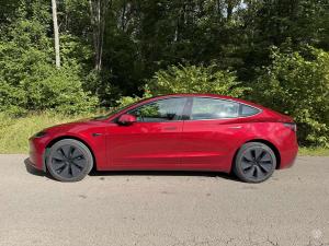 Sarkans Tesla Model 3 2026 Kauņa, ar dzinēja tilpumu 0.00 L un nobraukumu 4 tūkst. km par 36500 €, foto 4 vietnē AUTOMOTO.COM.LV