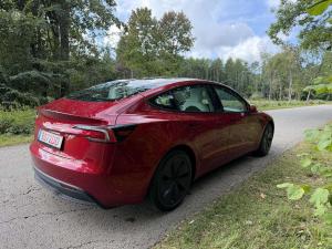 Sarkans Tesla Model 3 2026 Kauņa, ar dzinēja tilpumu 0.00 L un nobraukumu 4 tūkst. km par 36500 €, foto 5 vietnē AUTOMOTO.COM.LV