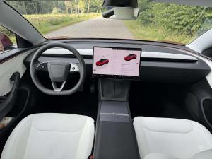 Sarkans Tesla Model 3 2026 Kauņa, ar dzinēja tilpumu 0.00 L un nobraukumu 4 tūkst. km par 36500 €, foto 12 vietnē AUTOMOTO.COM.LV