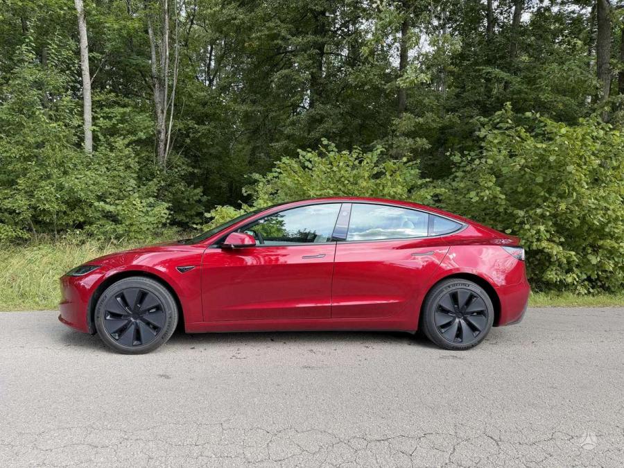 Sarkans Tesla Model 3 2026 Kauņa, ar dzinēja tilpumu 0.00 L un nobraukumu 4 tūkst. km par 36500 €, foto 15 vietnē AUTOMOTO.COM.LV