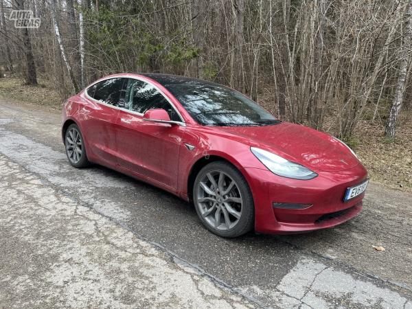 Red Tesla Model 3 2017 in Vilnius, with an engine capacity of 0.00 L and mileage of 68 thousand km for 17400 €, photo 2 on AUTOMOTO.COM.LV