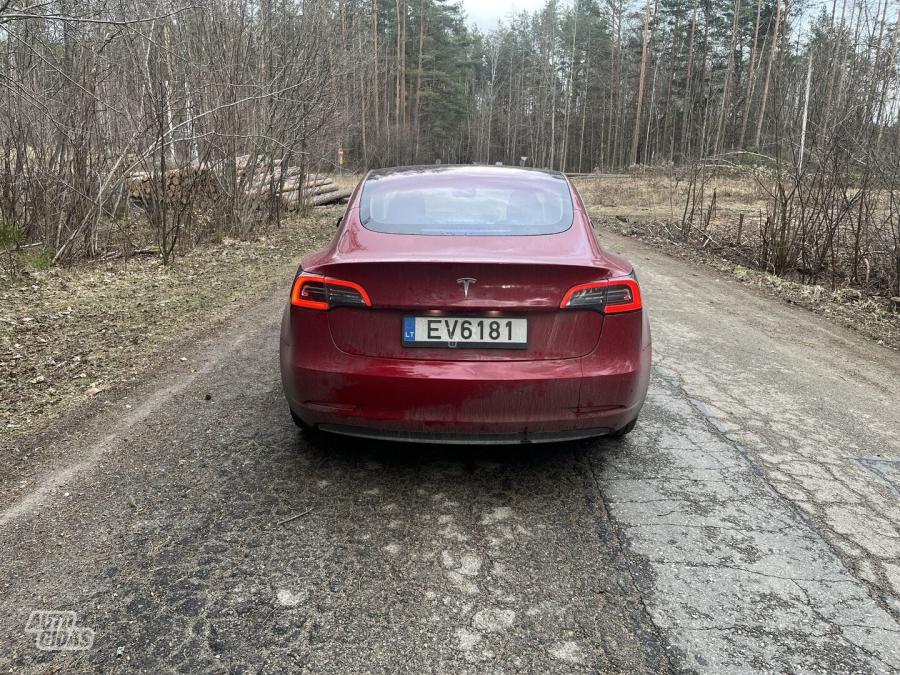 Red Tesla Model 3 2017 in Vilnius, with an engine capacity of 0.00 L and mileage of 68 thousand km for 17400 €, photo 5 on AUTOMOTO.COM.LV