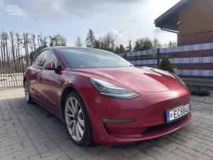 Sarkans Tesla Model 3 2018 Kauņa, ar dzinēja tilpumu 0.00 L un nobraukumu 344 tūkst. km par 12900 €, foto 2 vietnē AUTOMOTO.COM.LV