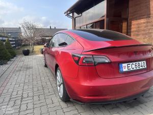 Sarkans Tesla Model 3 2018 Kauņa, ar dzinēja tilpumu 0.00 L un nobraukumu 344 tūkst. km par 12900 €, foto 4 vietnē AUTOMOTO.COM.LV