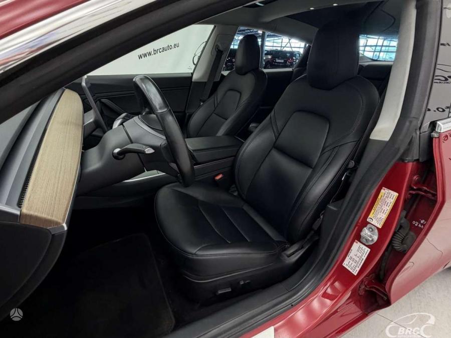 Sarkans Tesla Model 3 2018 Viļņa, ar dzinēja tilpumu 0.00 L un nobraukumu 358 tūkst. km par 13900 €, foto 21 vietnē AUTOMOTO.COM.LV