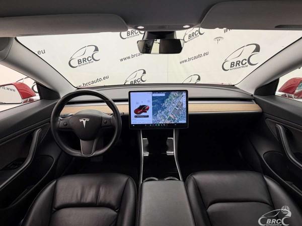 Red Tesla Model 3 2018 in Vilnius, with an engine capacity of 0.00 L and mileage of 358 thousand km for 13500 €, photo 4 on AUTOMOTO.COM.LV