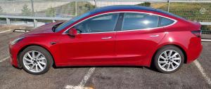 Sarkans Tesla Model 3 2018 Viļņa, ar dzinēja tilpumu 0.00 L un nobraukumu 359 tūkst. km par 13400 €, foto 4 vietnē AUTOMOTO.COM.LV