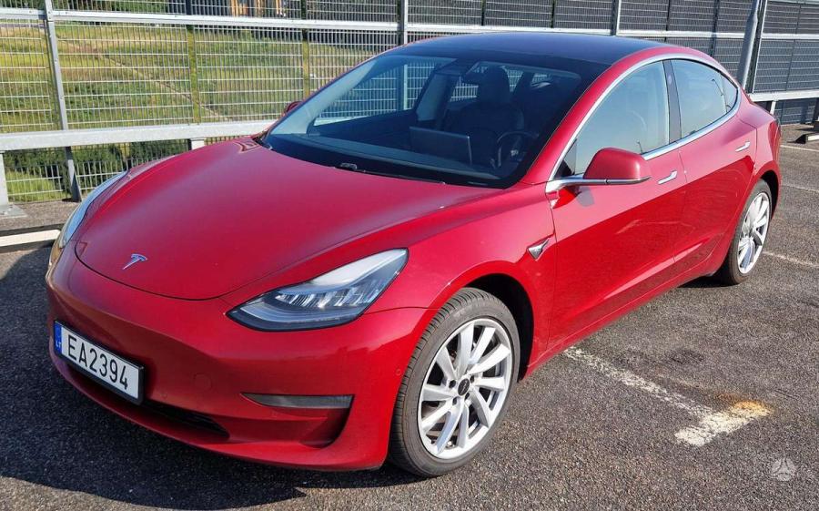 Sarkans Tesla Model 3 2018 Viļņa, ar dzinēja tilpumu 0.00 L un nobraukumu 359 tūkst. km par 13400 €, foto 5 vietnē AUTOMOTO.COM.LV