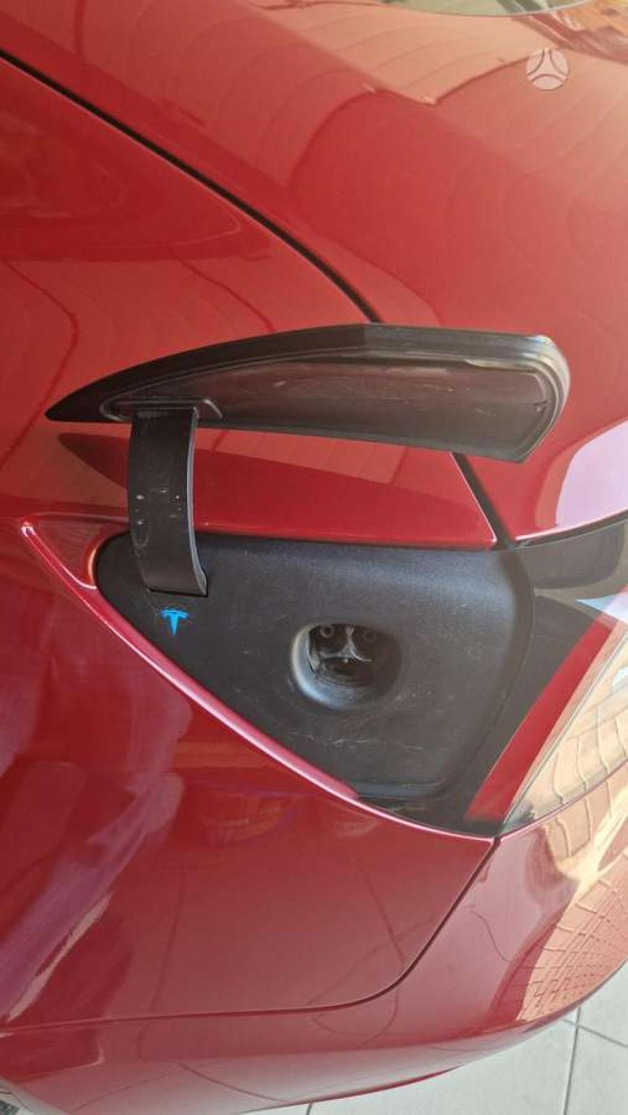 Sarkans Tesla Model 3 2018 Viļņa, ar dzinēja tilpumu 0.00 L un nobraukumu 359 tūkst. km par 13400 €, foto 9 vietnē AUTOMOTO.COM.LV