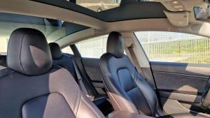 Sarkans Tesla Model 3 2018 Viļņa, ar dzinēja tilpumu 0.00 L un nobraukumu 359 tūkst. km par 13400 €, foto 11 vietnē AUTOMOTO.COM.LV