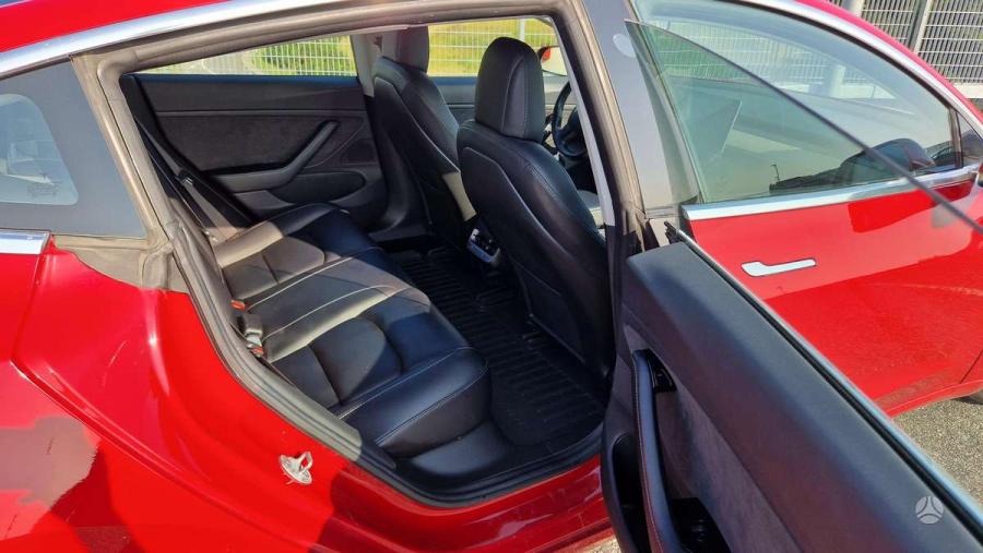 Sarkans Tesla Model 3 2018 Viļņa, ar dzinēja tilpumu 0.00 L un nobraukumu 359 tūkst. km par 13400 €, foto 12 vietnē AUTOMOTO.COM.LV