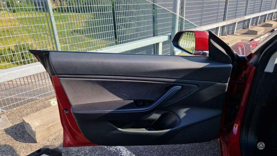 Sarkans Tesla Model 3 2018 Viļņa, ar dzinēja tilpumu 0.00 L un nobraukumu 359 tūkst. km par 13400 €, foto 13 vietnē AUTOMOTO.COM.LV